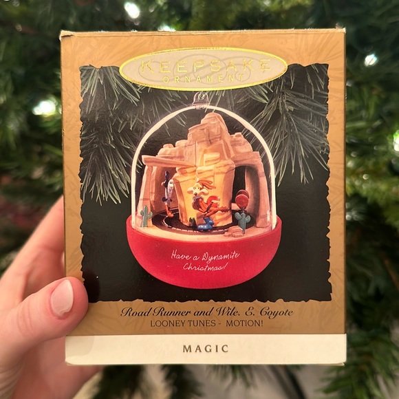 Hallmark | Holiday | 993 Hallmark Looney Tunes Road Runner And Wile E ...